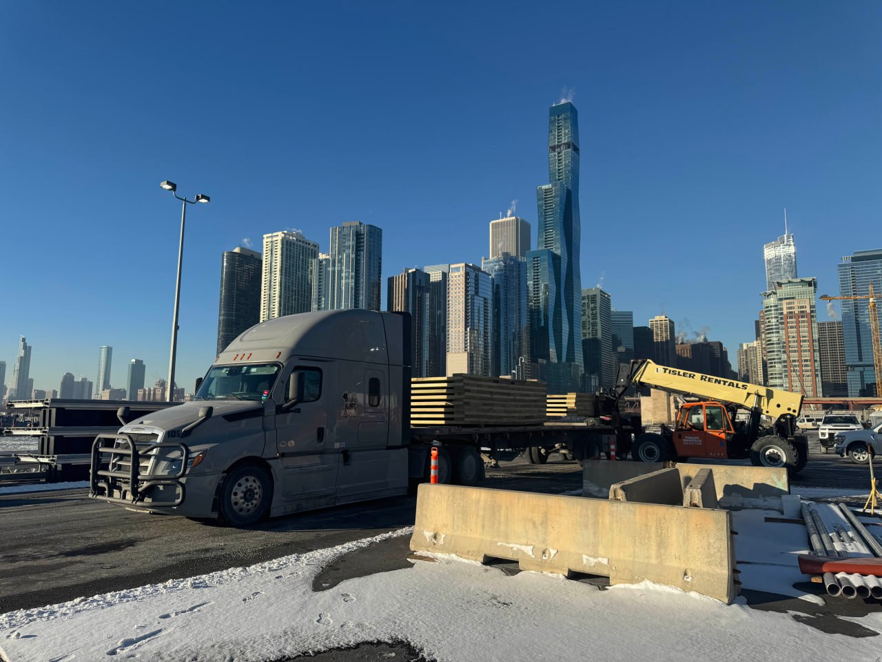 Road King Express | CDL-A Trucking Jobs Chicago | Earn $1,800-$2,200 Weekly